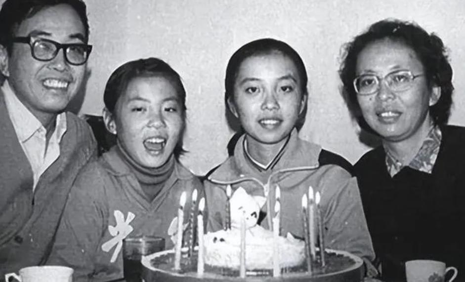 29 years ago, Zhu Ling, a talented woman from Tsinghua University, was ...