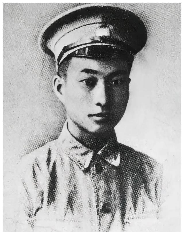 Xu Shiyou dropped his sword, pointed at Chen Geng who was passing by ...