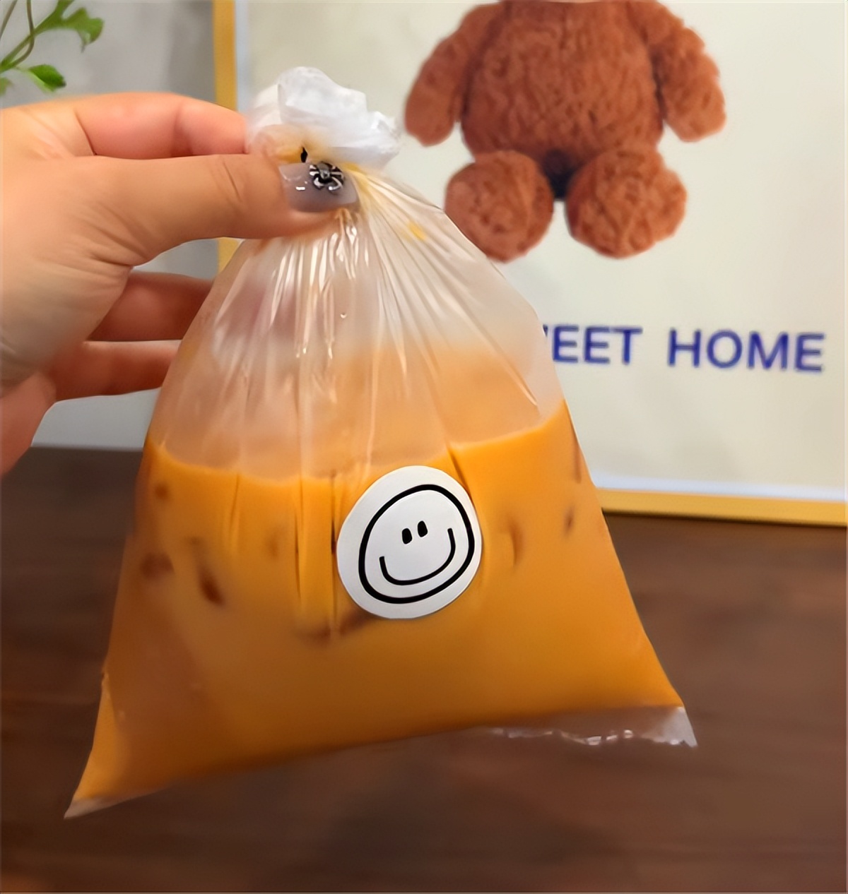 In summer, I have to drink iced drinks. I make Thai iced milk tea at ...