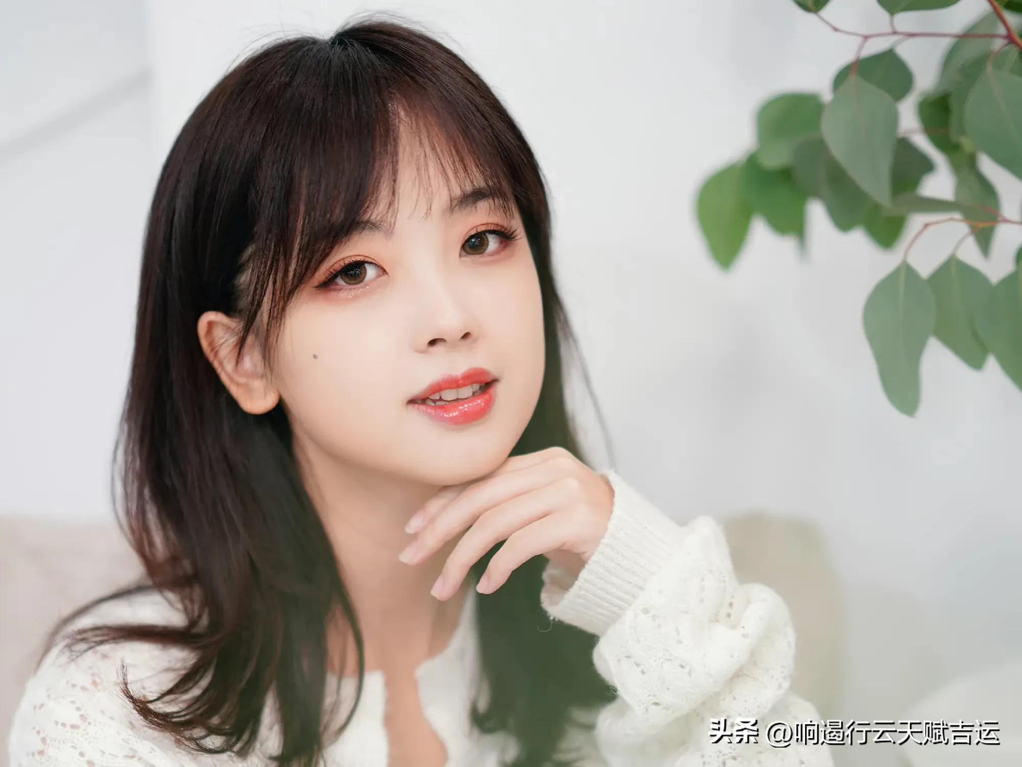 The official announcement of Wang Bingbing's video night, as the host of the main station ...