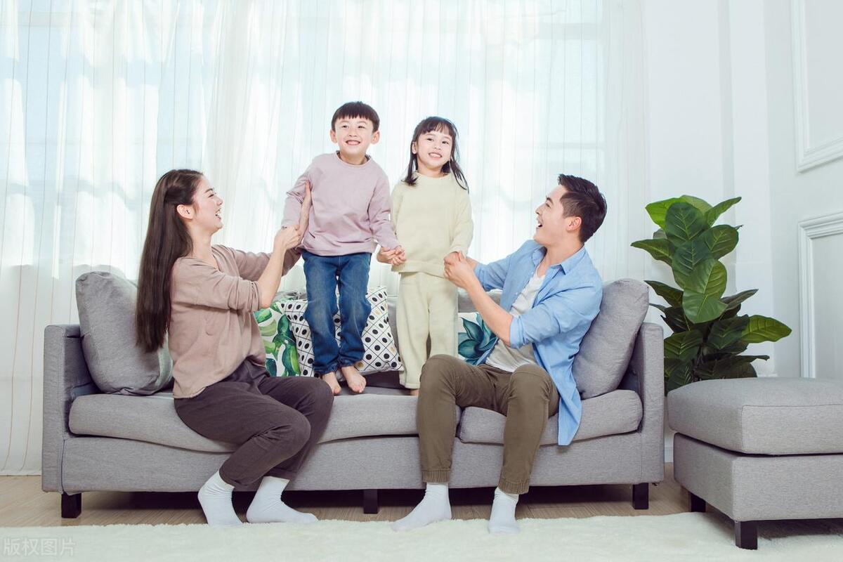 How should parents deal with two children fighting over toys? - iNEWS