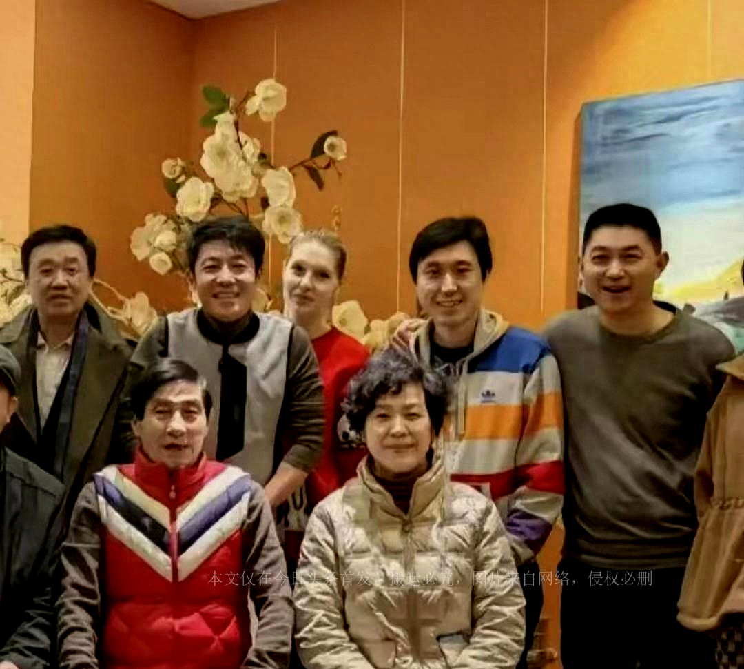 Sa Beining's family photo reveals the twins' frontal faces, which look ...