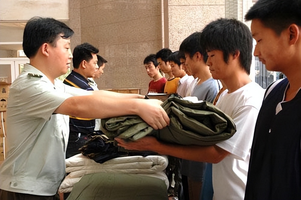 Can "military school and police academy" be the same?Some people regret ...