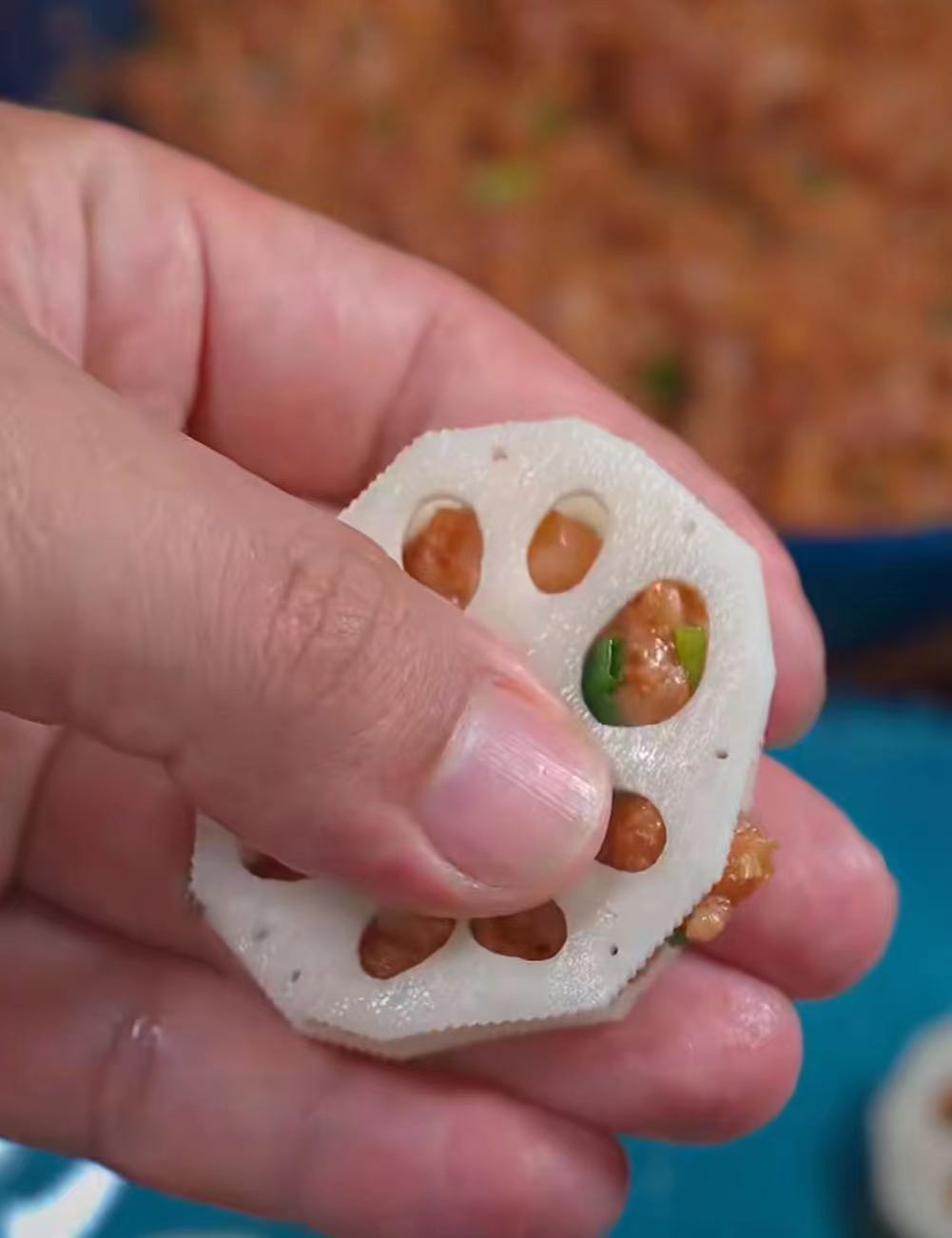 Don't only eat lotus root cold, eat it in a different way, fresh and ...