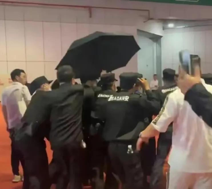 anger! Earn Chinese money while slapping China in the face! BMW mini ...