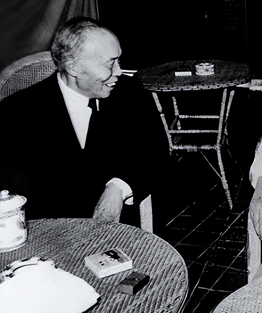 When Li Zongren returned to China in 1965, Chiang Kai-shek ordered an ...