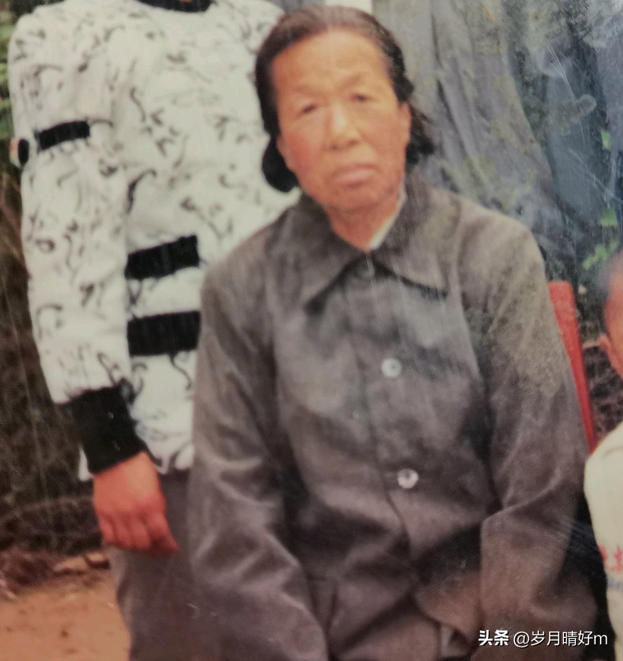 My mother looks like actor Li Qiming. My mother's life is full of ...