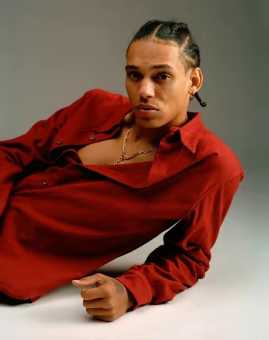 64-year-old singer Madonna is having fun!Ambiguous in public with a 23 ...