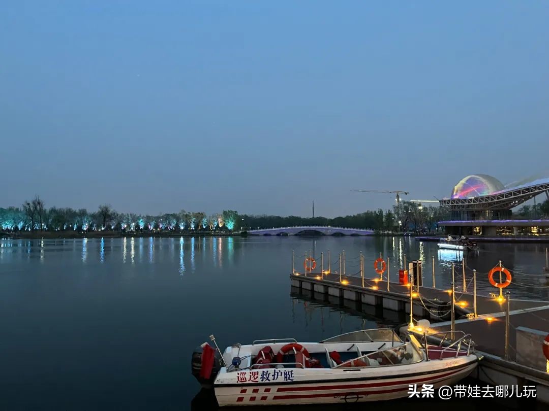 How beautiful is the night view of Beijing? Come to the Liangma River ...