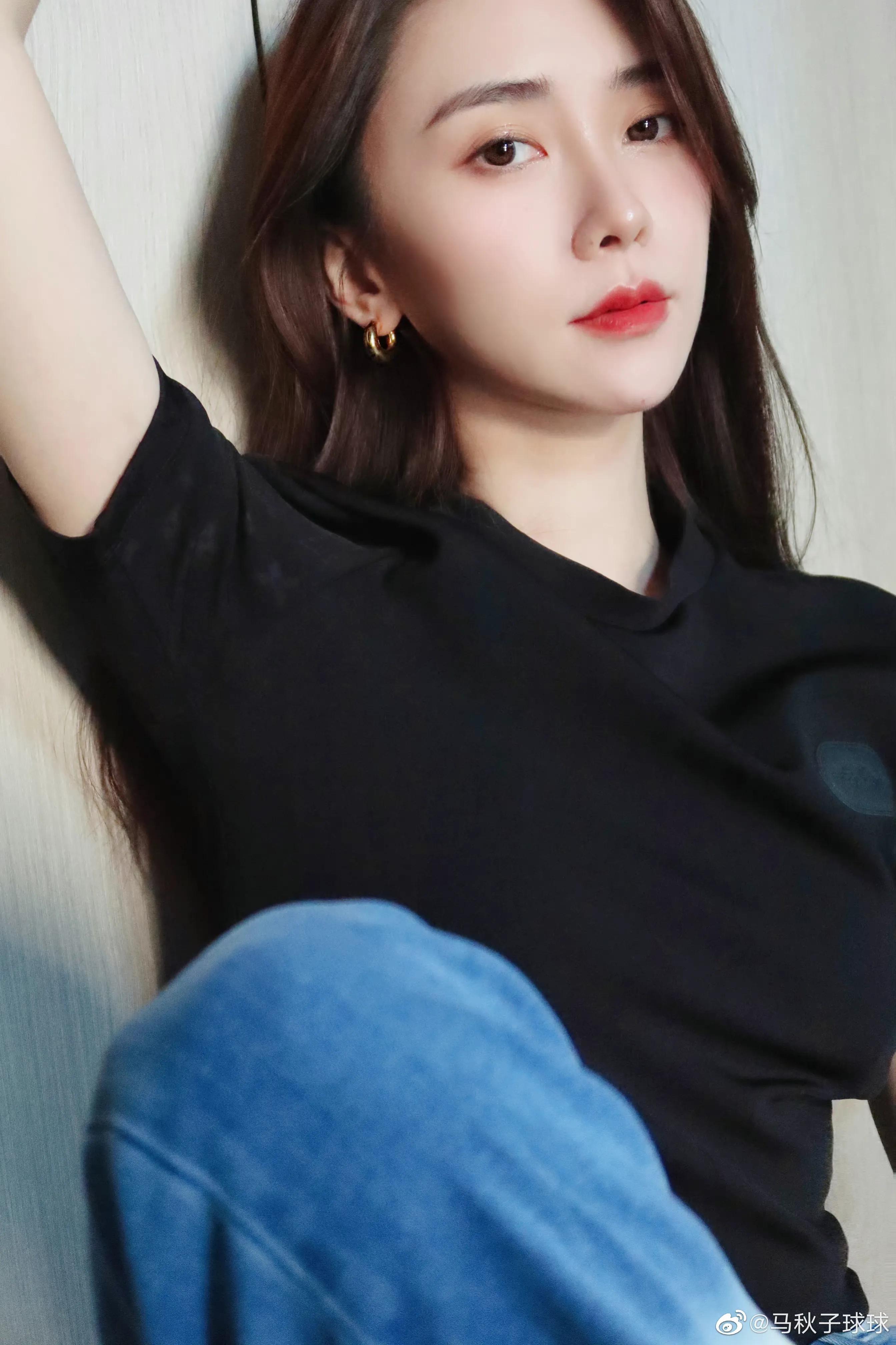 Artist - Ma Qiuzi - iNEWS