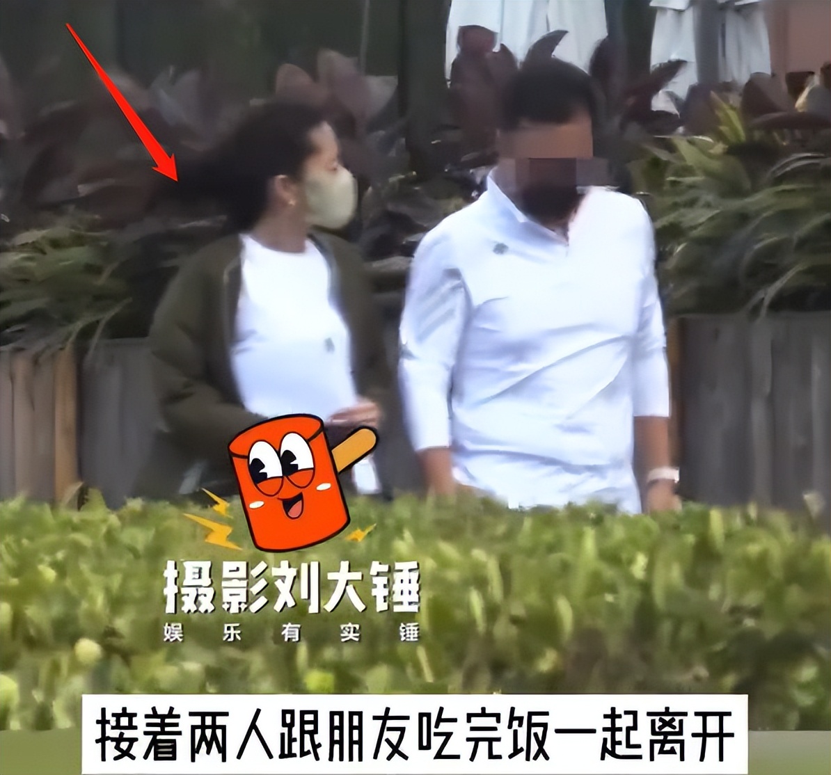 46-year-old Liu Mintao kissed the man in the car!Eyes closed and very ...