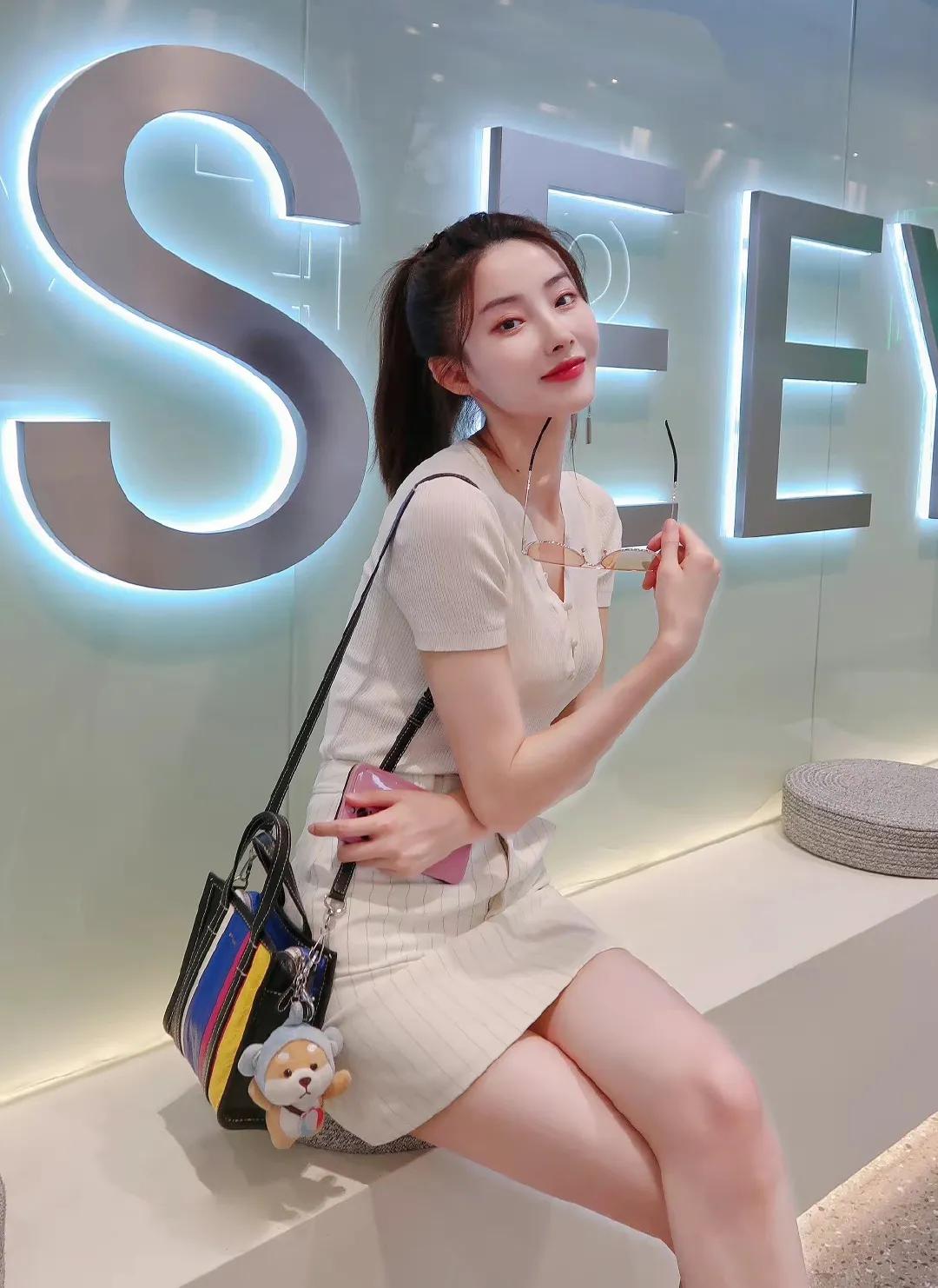 Beautiful actress Hu Dandan - iMedia