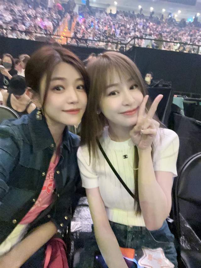 Rainie Yang's emotional concert, sweet confession to Li Ronghao: He is ...