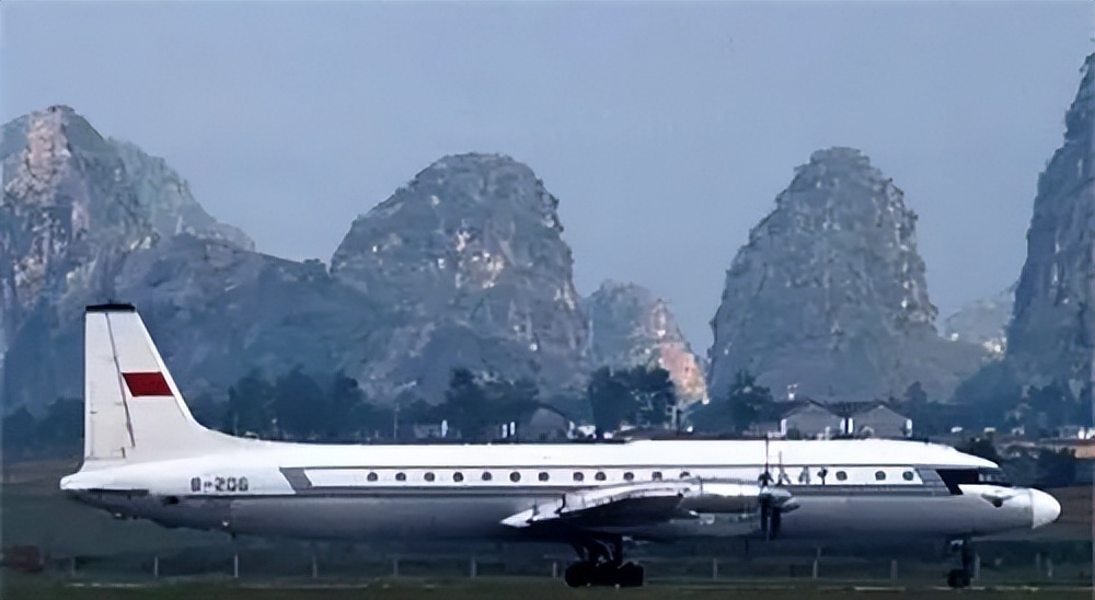 Return to the 1992 Guilin Air Crash: Boeing 737 crashed in an inverted ...