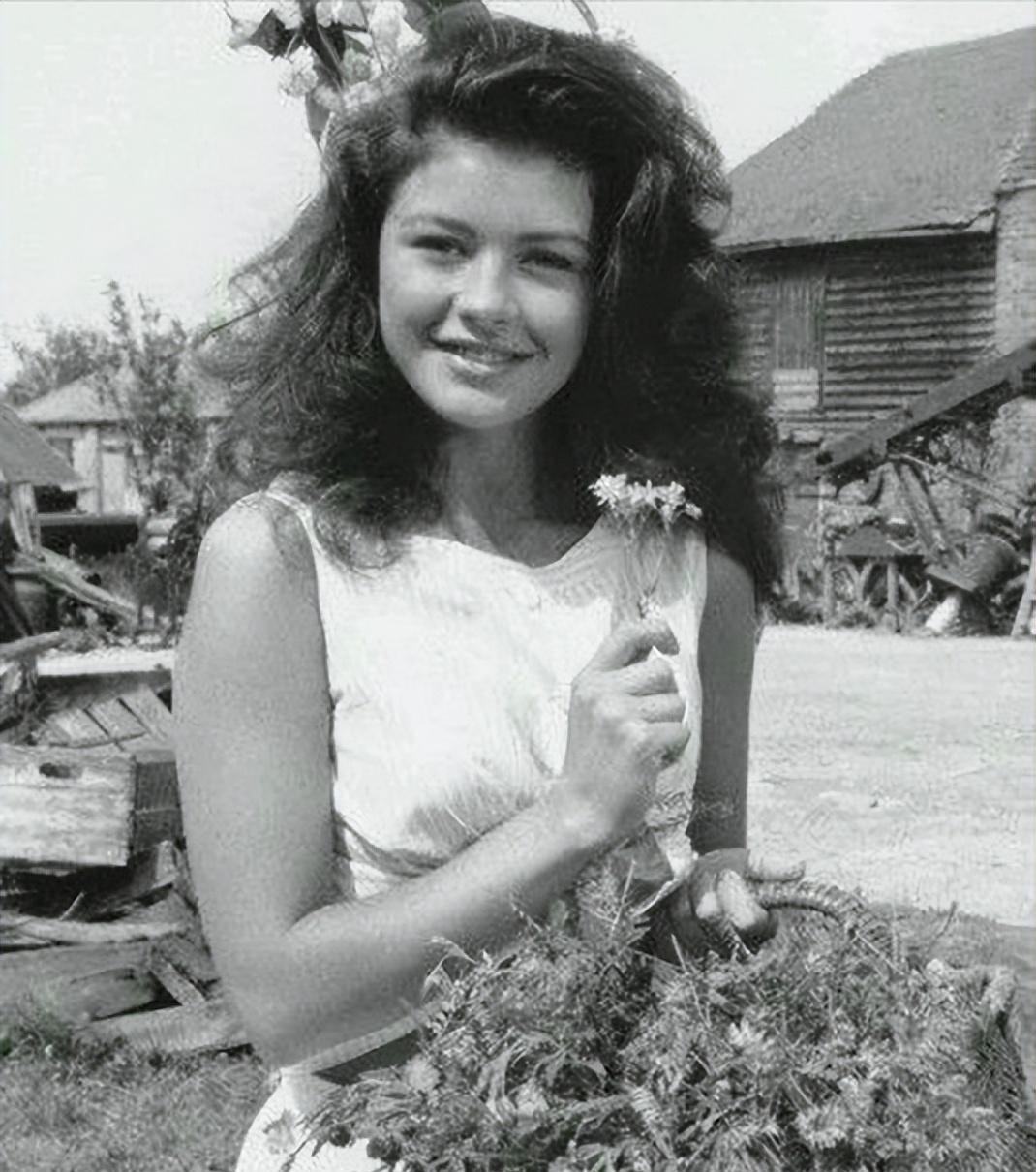 Zeta Jones: The Strong Woman Behind the Beauty, Amazing Story Revealed ...