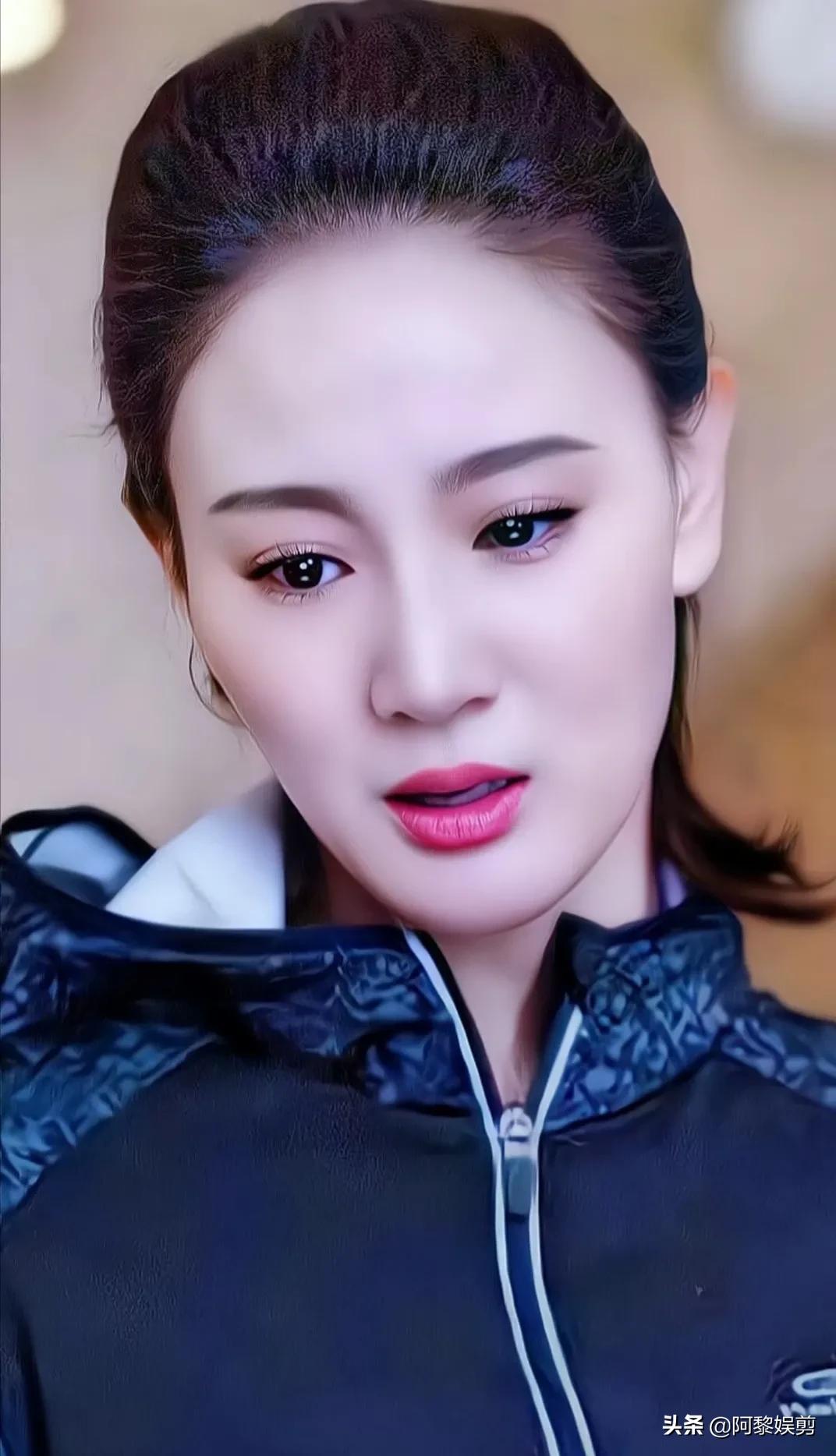 Hou Mengsha is so beautiful in military uniform - iNEWS