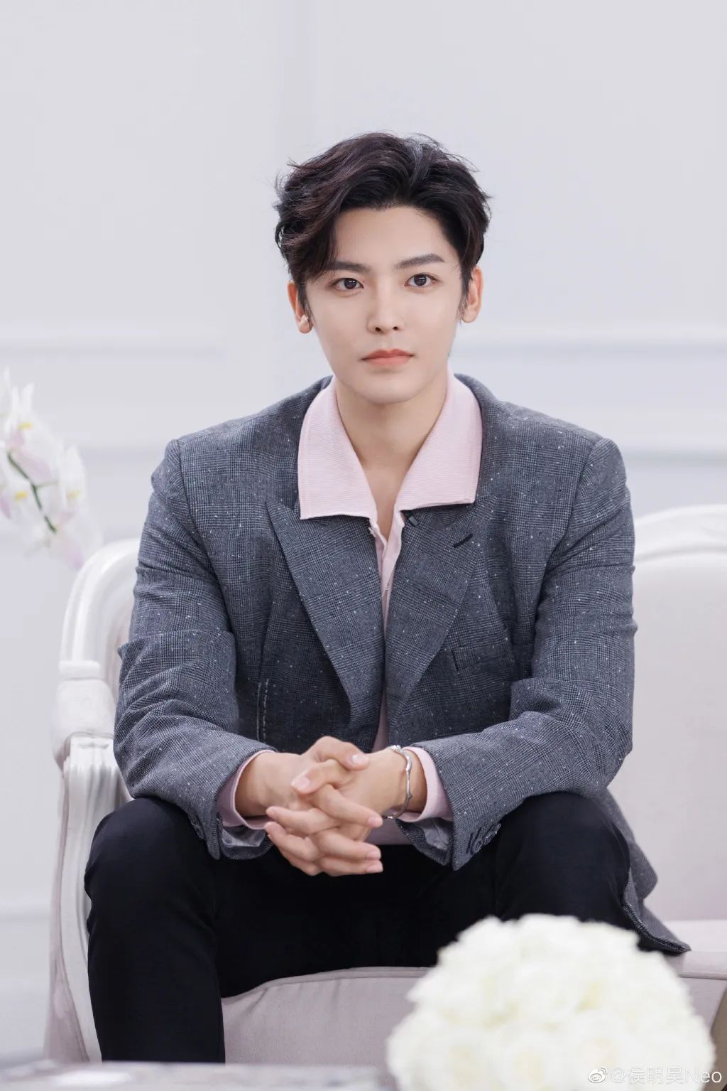 Small gossip in the circle - iNEWS