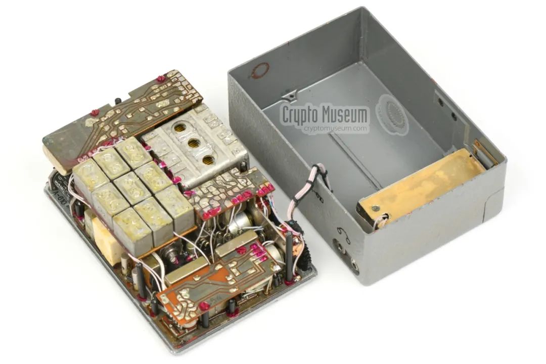 Soviet KGB radio receiver from 1976 - iNEWS