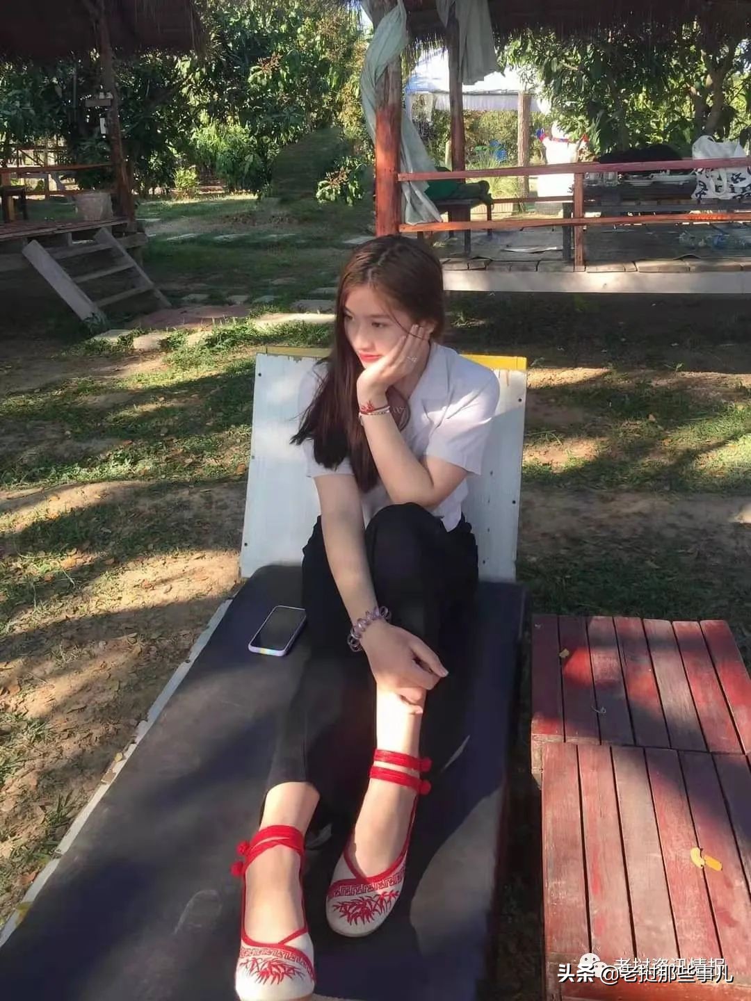 Ning Kham, a 19-year-old beautiful girl from Laos who likes to speak Chinese, brings her new ...