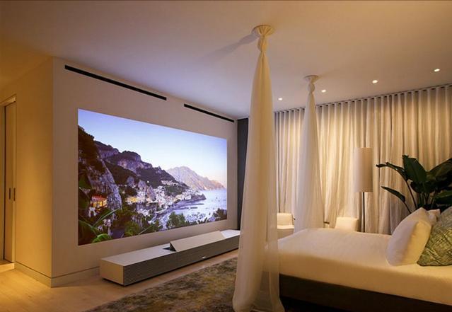 Comment on the advantages of short throw projectors - iNEWS