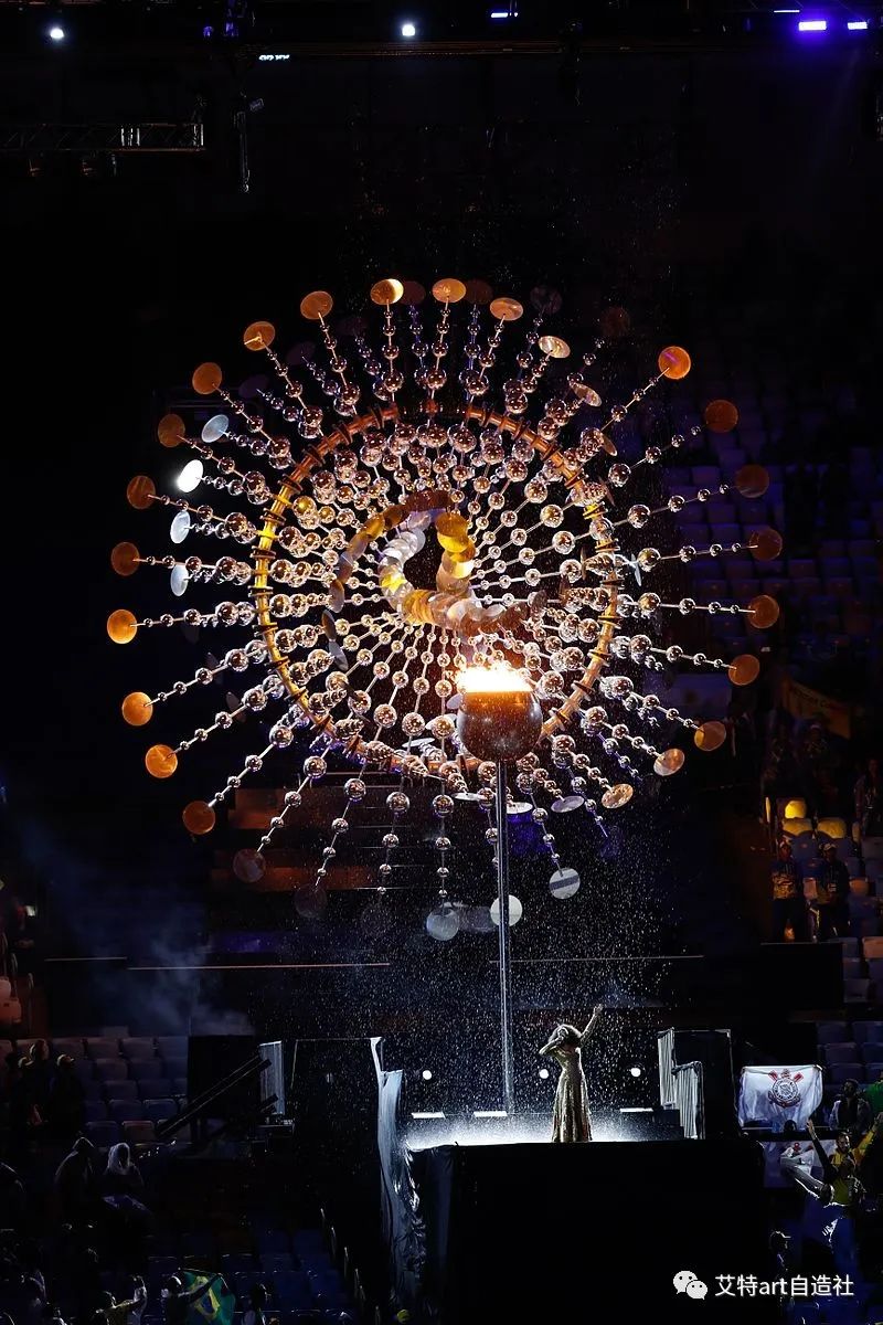 Dazzling Kinetic Sculptures - Artist Anthony Howe - iMedia