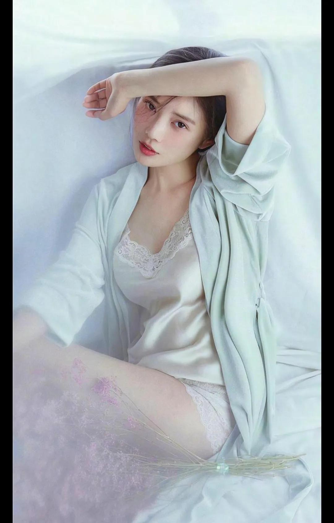 Sexy, charming, and compelling Xu Dongdong's photo - iNEWS