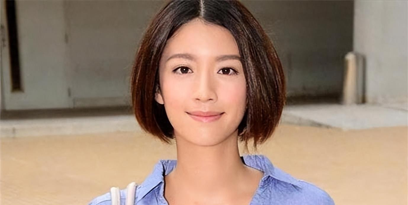 On the surface, she is a movie queen, but secretly crawls into bed and ...