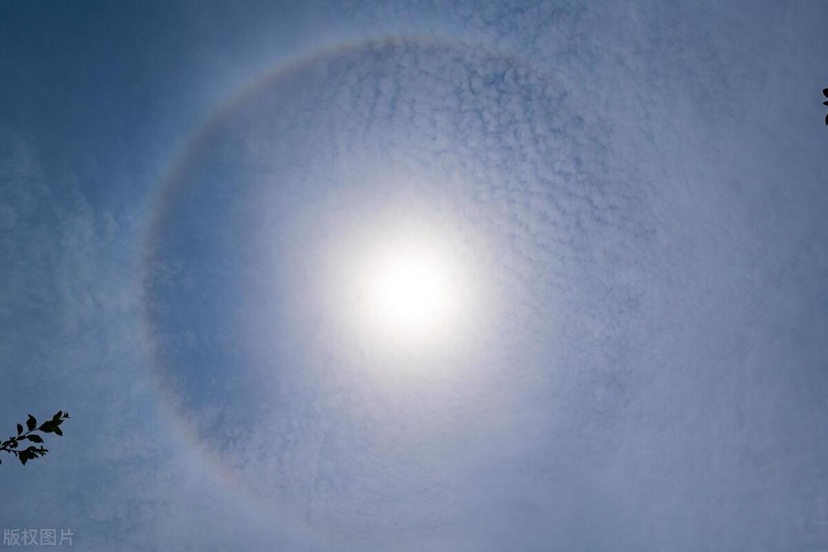 Mysterious solar halo phenomenon: initial eclipse, intermediate annular ...
