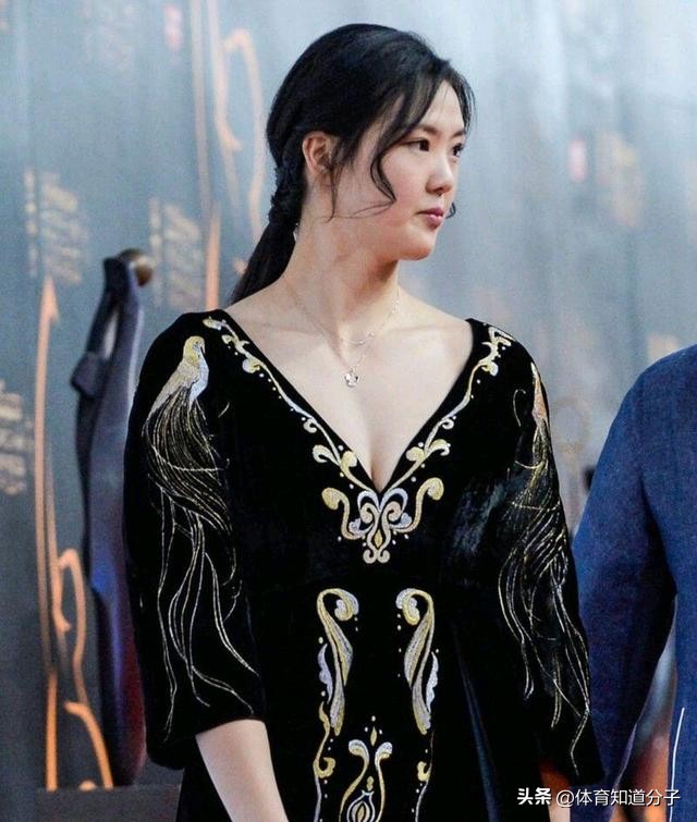 Zhang Changning attends the Mid-Autumn Festival Gala!The women's ...