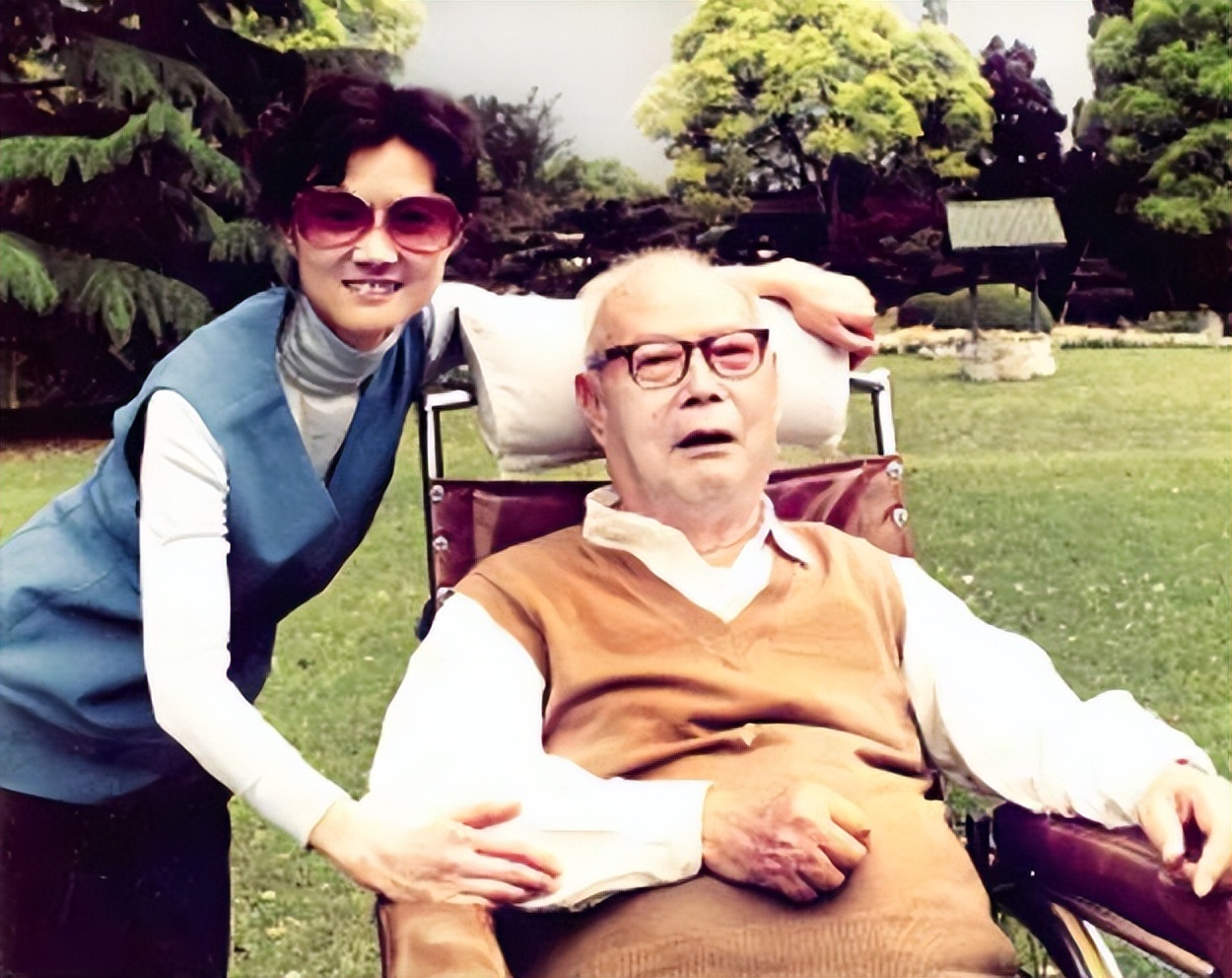 A precious photo of Ye Shuai and his daughter Ye Wenshan, the daughter is smiling so brightly ...