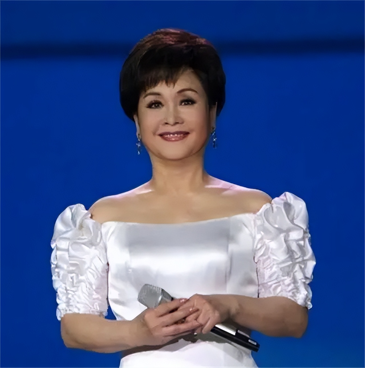 Li Guyi's husband passed away, and there is no one who promised to love ...