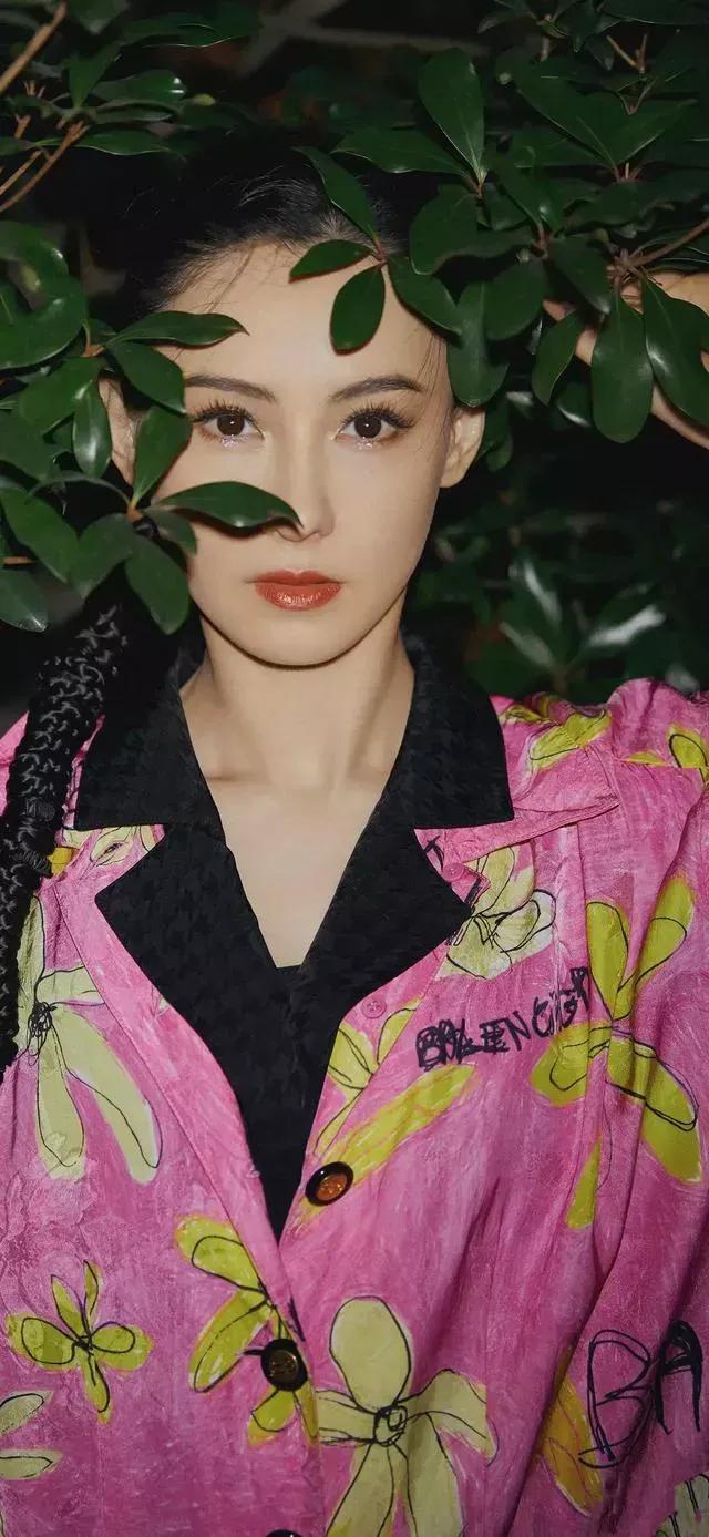 Beautiful as crown jade Cecilia Cheung - iNEWS