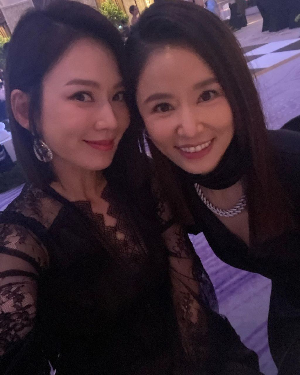 Kuo Tai Yin Yue shared a group photo with Ruby Lin and Alyssa Chia, and ...