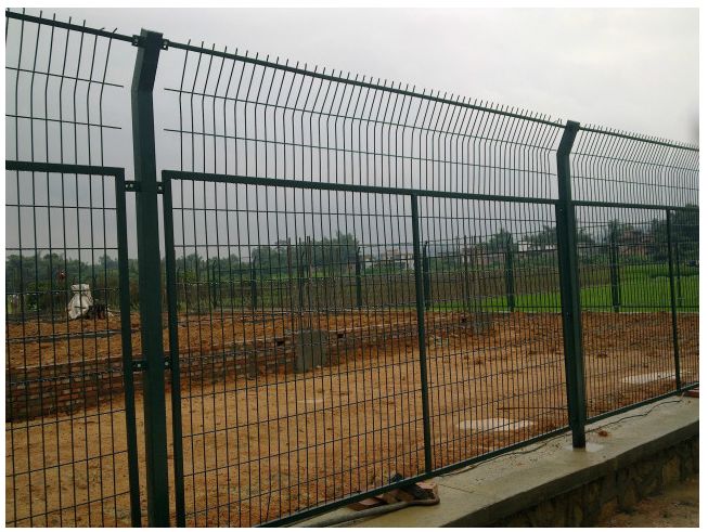 "Safety guarantee! Fishing pond fence net protects the ecological ...