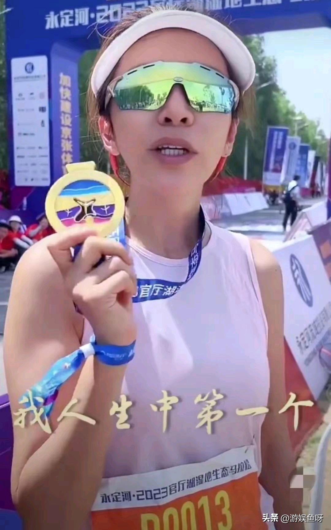 50-year-old Zhu Xun ran a marathon, was guided by Wang Junxia, his son showed up to support him ...