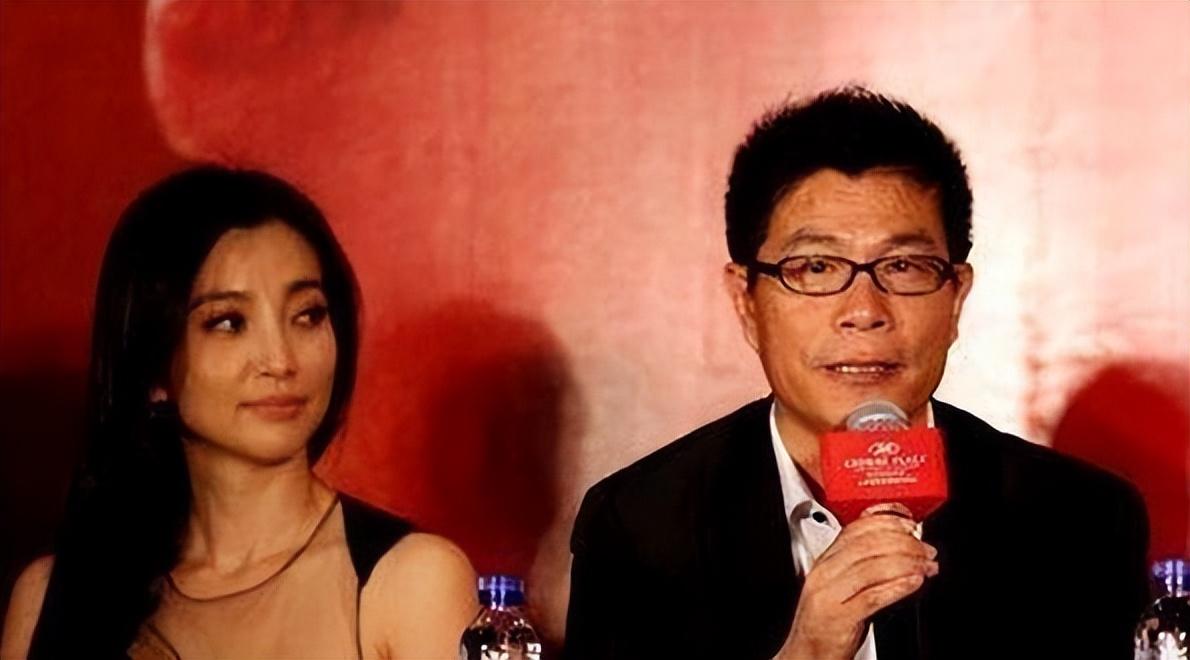 Wang Zhongjun was exposed to derailment in marriage! Showing up in Paris with a beautiful woman ...