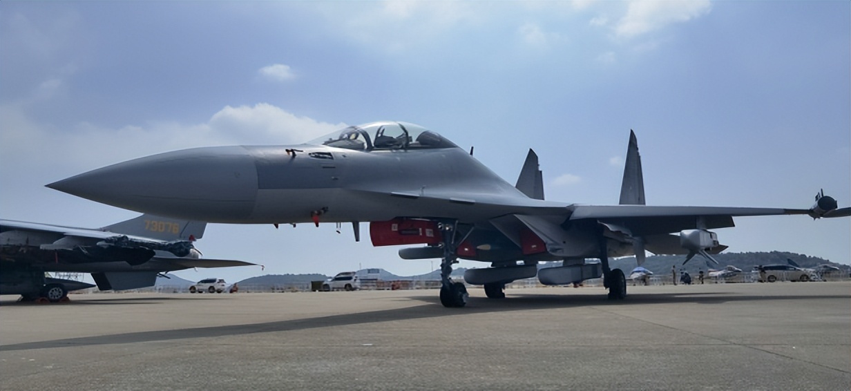 The J-20 is paired with the J-16D, which can avoid radar detection, and ...