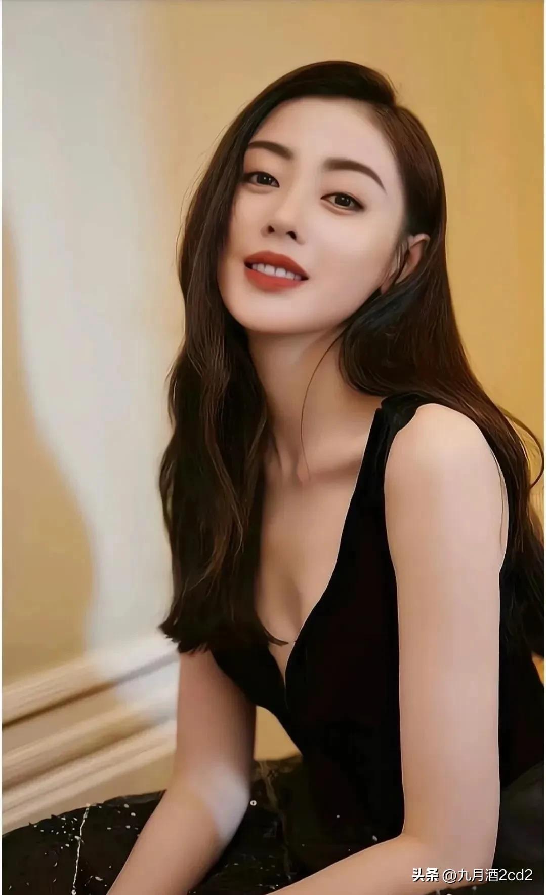 Sexy and charming goddess Zhang Tianai photo - iNEWS