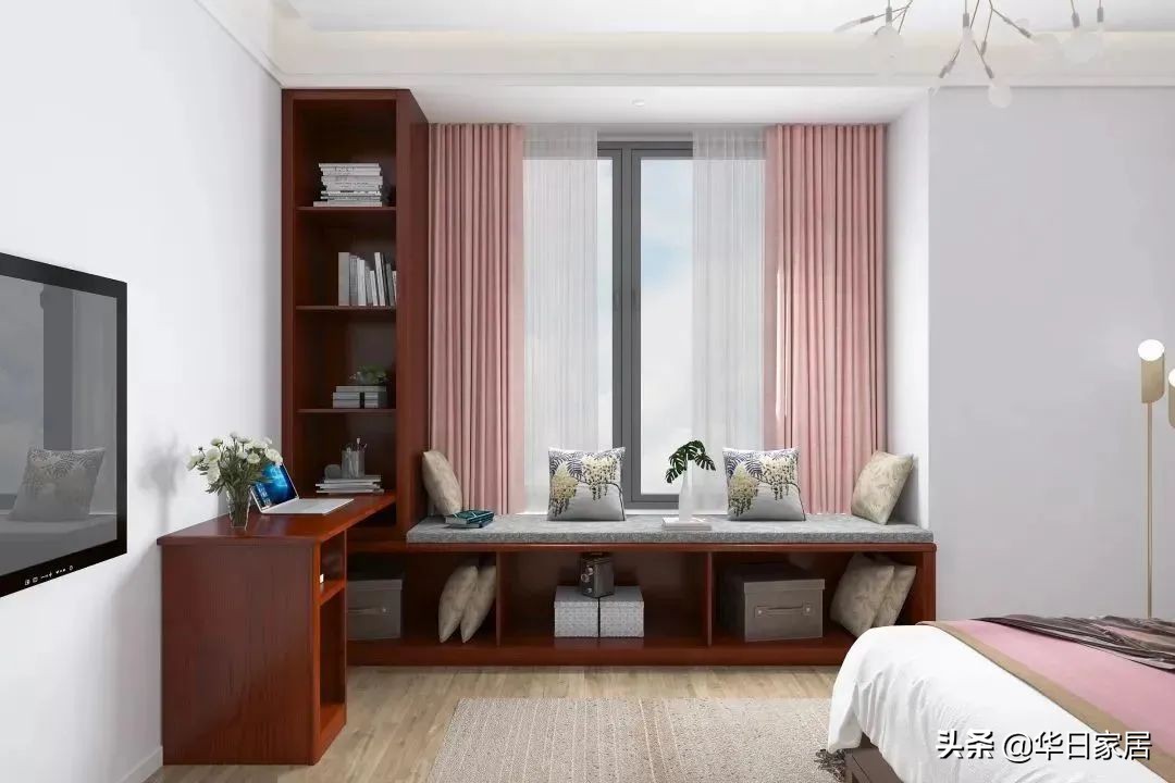 Bay window piles of clutter?Others' home is a double harvest of beauty ...