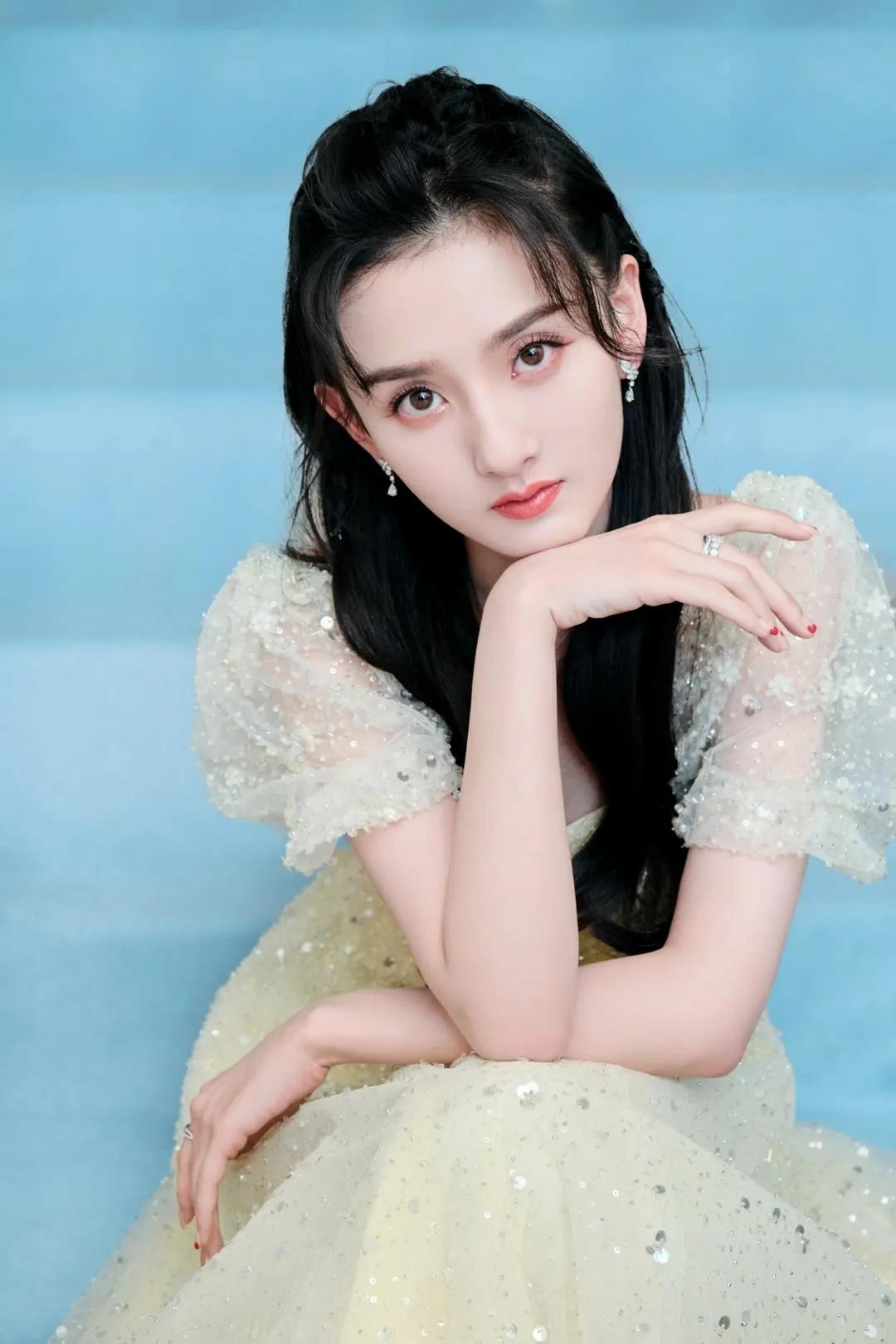 Song Zuer, please support her new drama, dress up - iNEWS