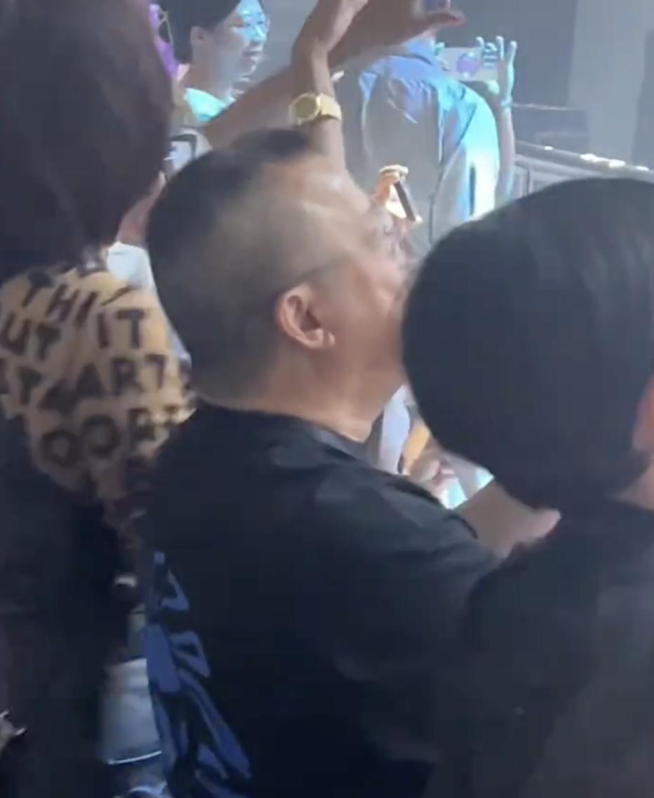 Jacky Cheung's concert was so exciting, Zeng Zhiwei blushed, Carina Lau danced and Qiu Shuzhen ...