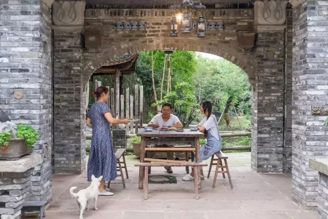 Chengdu foresters built a "luxurious mansion" in the countryside, with ...