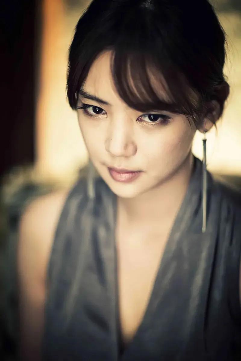 How beautiful is Lee Tae-rim, a Korean artist with tall legs and long ...