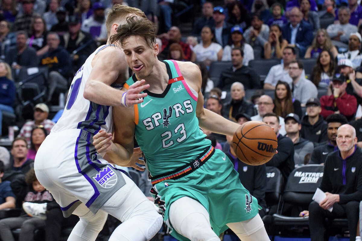 Zach Collins eyes improving Spurs defense with Victor Venbanyama - iNEWS
