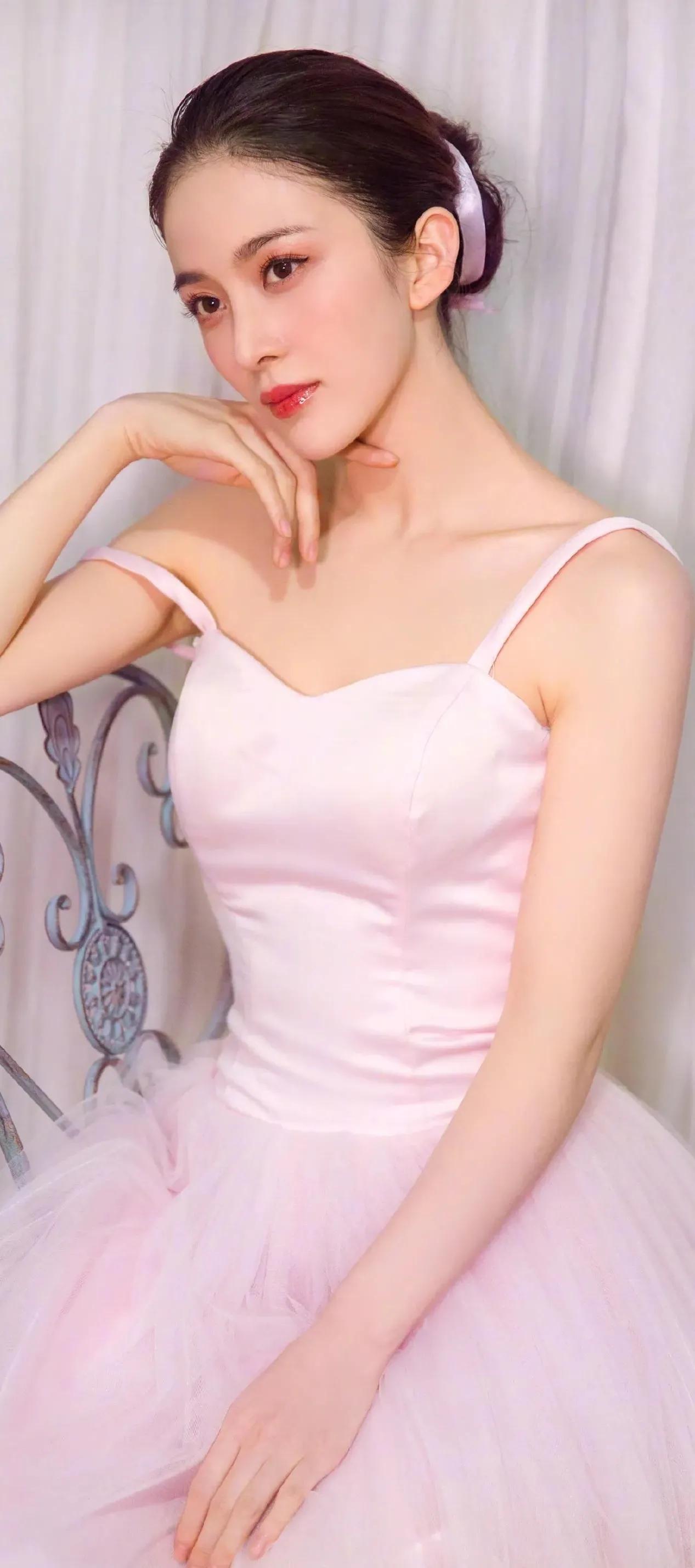 Appreciation of celebrity pictures: pure and beautiful Zhao Yingzi - iNEWS