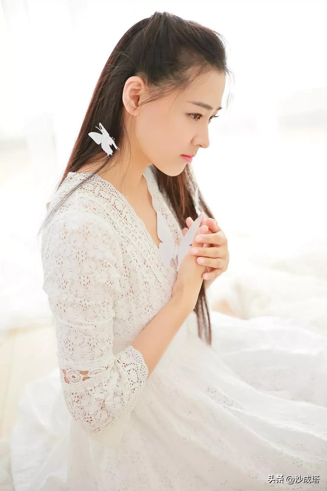 Sexy and charming Ding Xiaoying - iNEWS