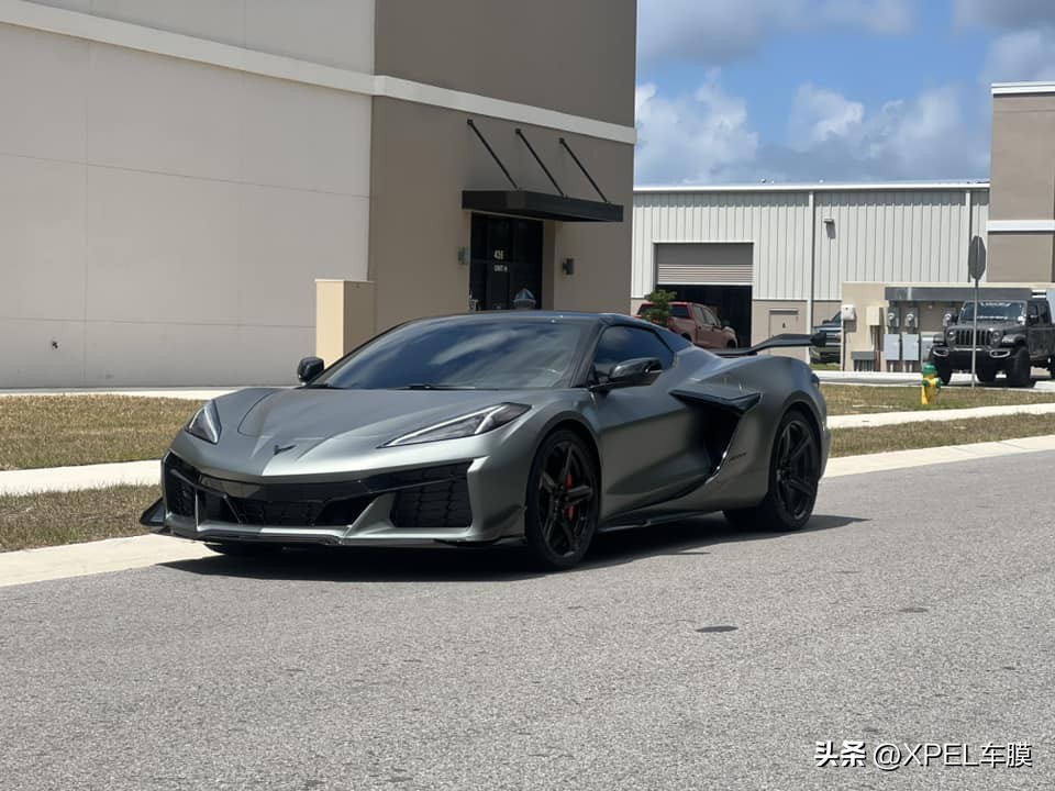 Chevrolet Corvette C8 Z06, sports car goes better with matte textured ...