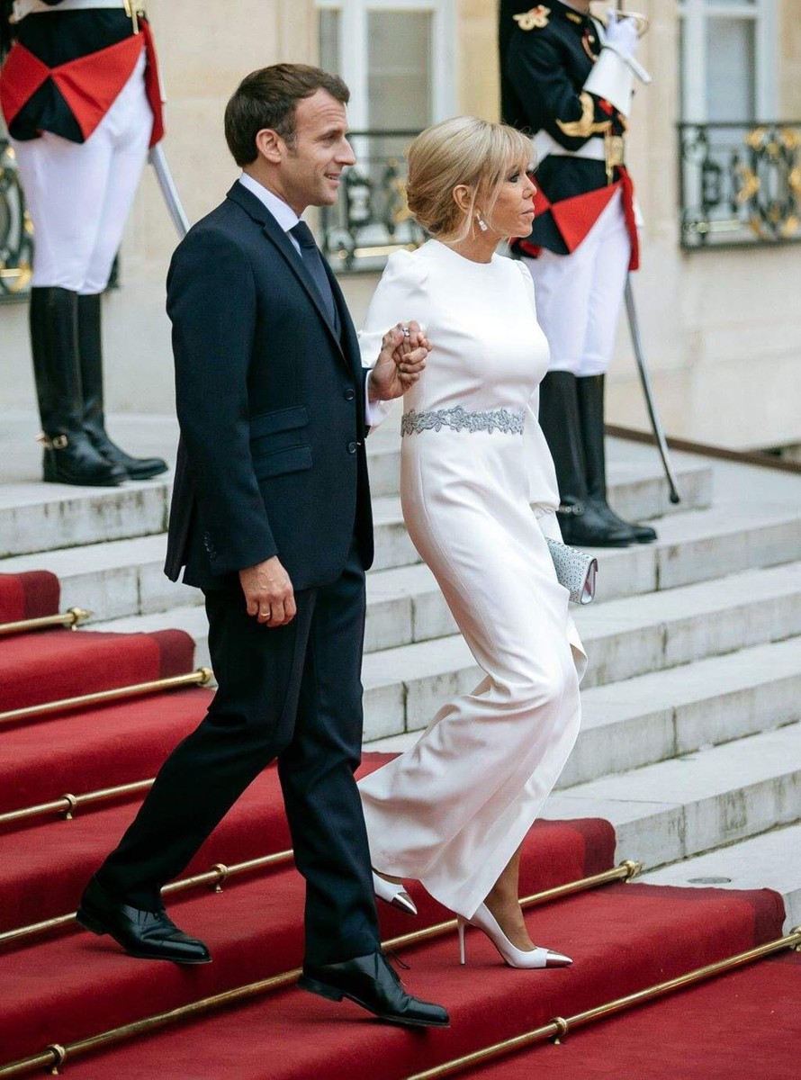 Macron is too good at dressing up his wife! 69-year-old Brigitte's ...