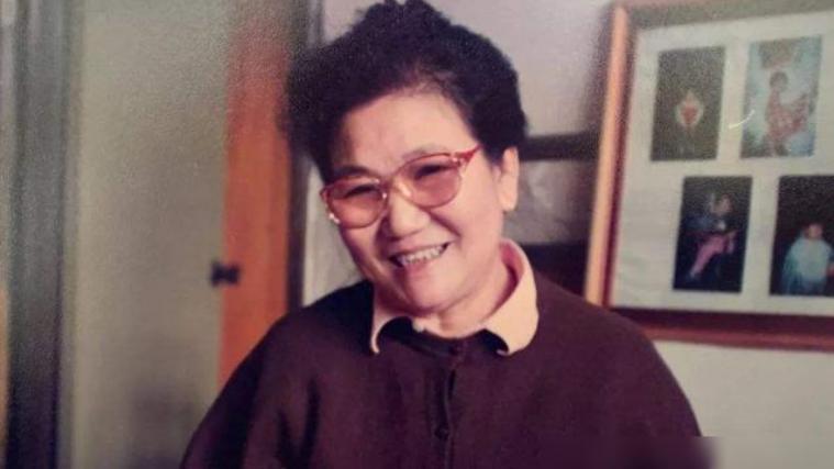 Rare early photos of Zhao Lirong, a 17-year-old theater troupe during ...