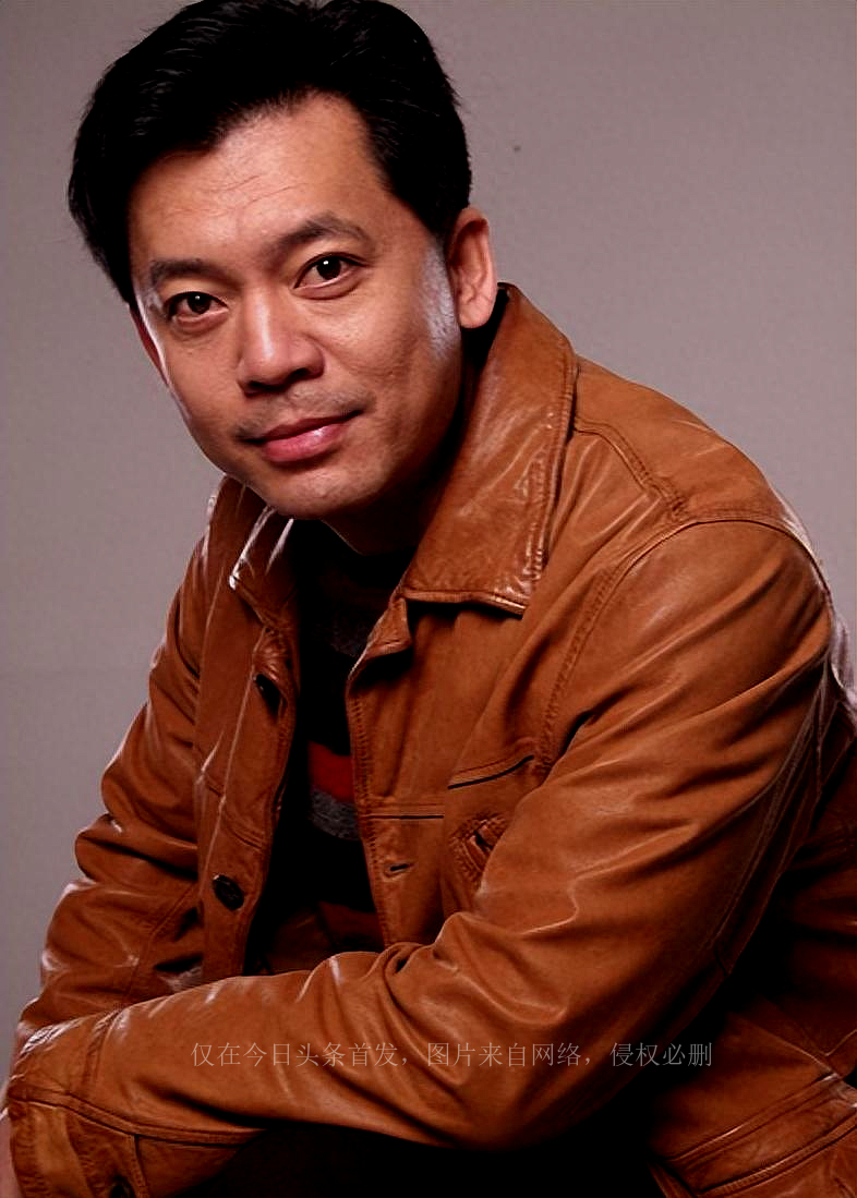 He Zhengjun married his first love after rejecting Gong Li. There has ...